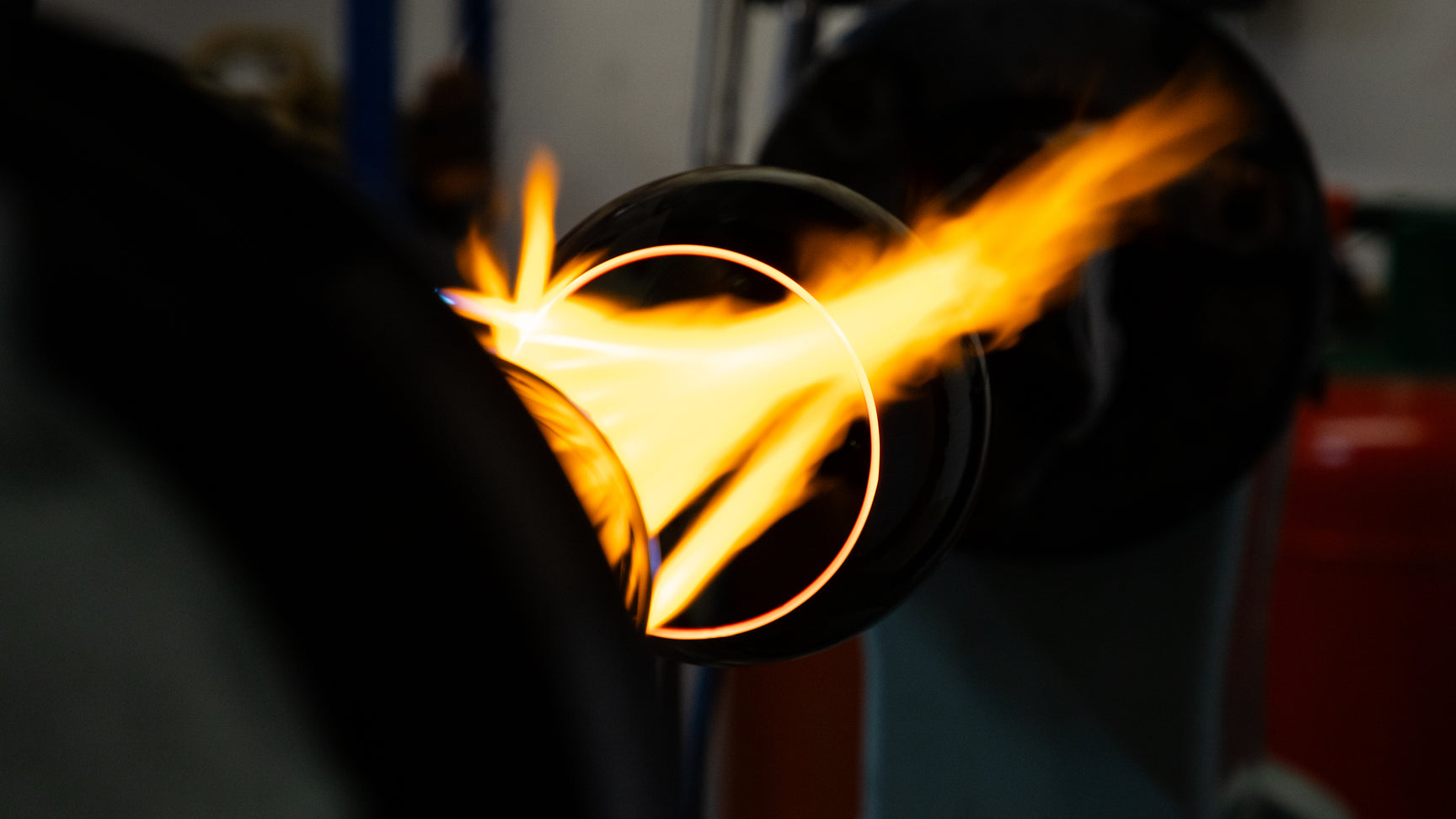 Contemporary Humphrey Clear Ribbed Fluted Glass Wall Light – Glow Lighting